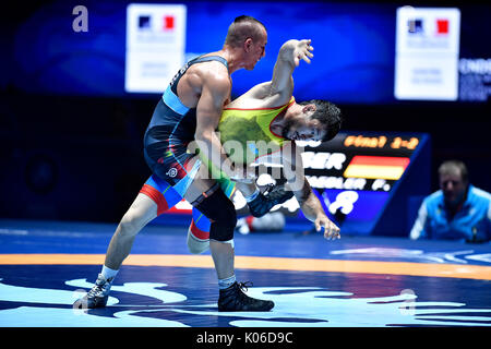 Paris. 21st Aug, 2017. Frank Staebler of Germany (R) competes with ...