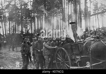 On the eastern front: soldiers cooking food. Photo: Rabenberger ...