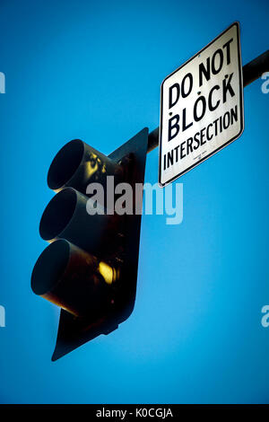 do not block intersection Stock Photo - Alamy