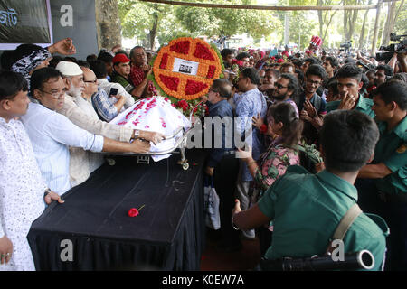 Dhaka, Bangladesh. 22nd Aug, 2017. People pay their tribute to the ...
