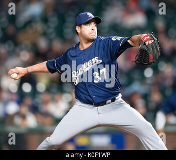 Milwaukee Brewers relief pitcher Anthony Swarzak delivers in the eighth ...