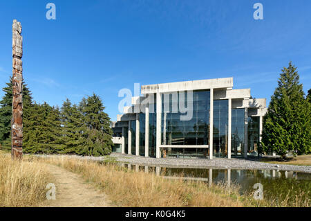 The UBC Museum of Anthropology building designed by Arthur Erickson ...