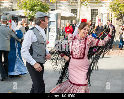 Chotis, baile típico madrileño. Madrid capital. España Stock Photo - Alamy