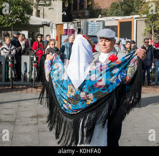 Chotis, baile típico madrileño. Madrid capital. España Stock Photo - Alamy