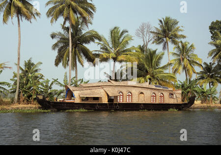 Rice boat converted to floating hotel (kettuvallom), backwaters of ...