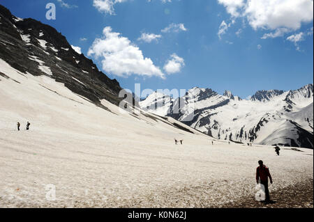 pilgrim mahagunas pass to ganesh top, amarnath yatra, Jammu Kashmir ...