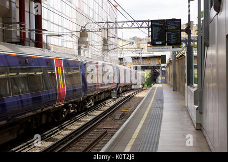 Thameslink train at Farringdon station in London Stock Photo - Alamy