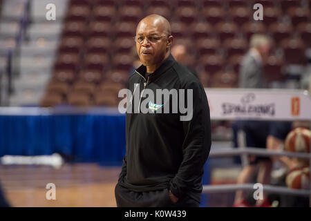 WNBA Dallas Wings head coach Jose Fernandez, left, and Kathy Auriemma ...