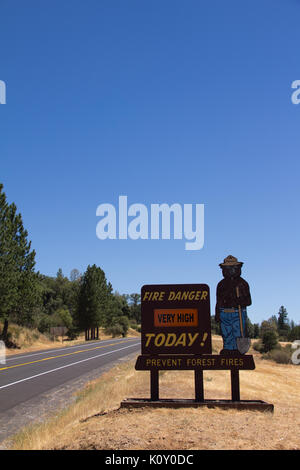California, Smokey the Bear, forest fire prevention sign Stock Photo ...