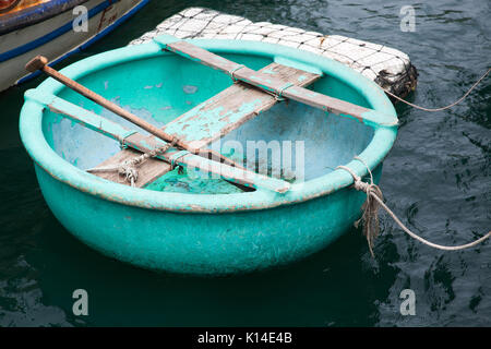 traditional colorful Vietnamese round boats Stock Photo - Alamy