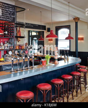 London gastro Pub Interior Stock Photo - Alamy