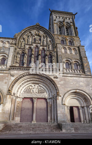 France, Burgundy, Vezelay Abbey, Main Portal, Tympanum, Jesus Apostles ...