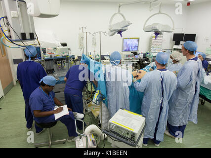 Laparoscopic colorectal surgery to repair damaged tissue and treatment ...