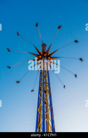 Atmosfear double swing ride at Playland Amusement Park, Vancouver ...