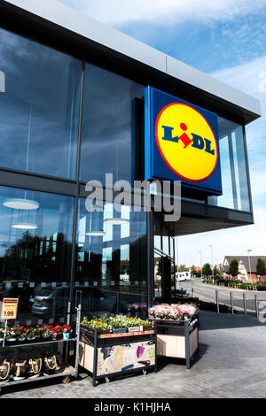 Shopping in Lidl supermarket, England UK Stock Photo - Alamy
