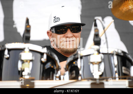 Bud Gaugh Sublime performs Cypress Hill's Smokeout San Manuel ...
