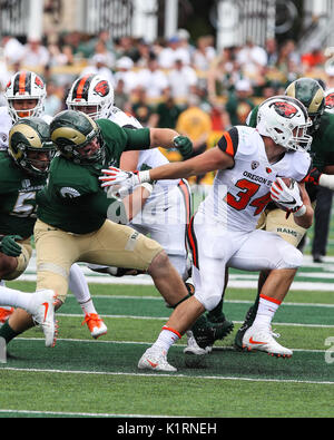 Oregon State running back Ryan Nall (34) runs with the ball during the ...