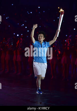 Tianjin. 27th Aug, 2017. Torchbearer Xie Pingping (L) and Wang Baoquan take part in the torch ...