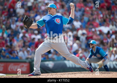 Chicago Cubs' Justin Wilson (37) gets a warm reception as he leaves the ...