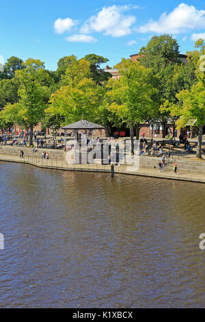 The River Dee and the Groves riverside walk, Chester, Cheshire, England ...