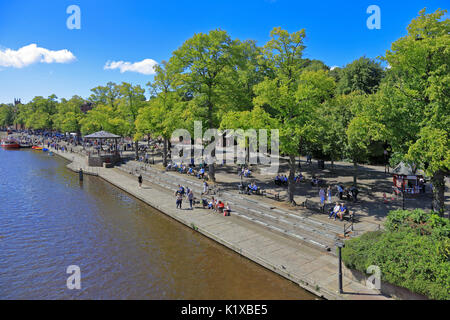 The River Dee and the Groves riverside walk, Chester, Cheshire, England ...