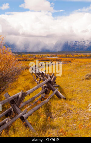 Snake River Fence Stock Photo - Alamy