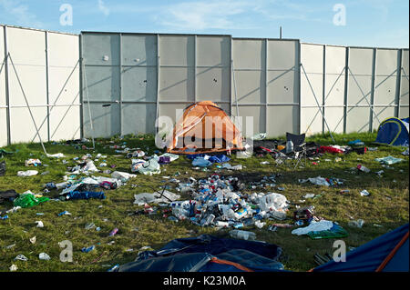 Reading, UK. 28th Aug, 2017. The aftermath of Reading Festival start ...
