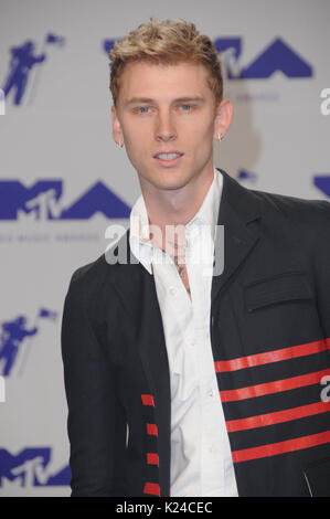 LOS ANGELES - AUGUST 27: Machine Gun Kelly at the 2017 'MTV Video Music ...