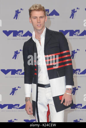 LOS ANGELES - AUGUST 27: Machine Gun Kelly at the 2017 'MTV Video Music ...