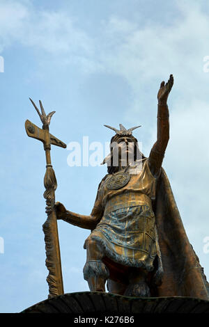 Manco Capac water fountain golden statue Stock Photo - Alamy
