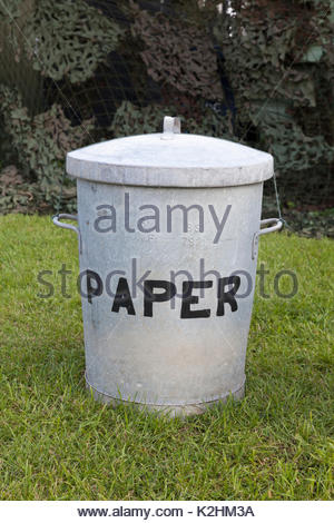 old fashioned metal dustbin Stock Photo: 28421116 - Alamy
