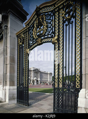 General view of Buckingham Palace. (Photo by Vuk Valcic / SOPA Images ...