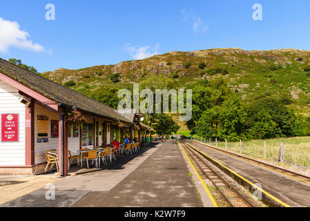 Train at Dalegarth Station, on narrow-guage Ravenglass & Eskdale ...