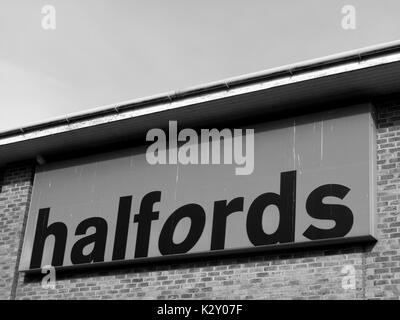 Halfords Motoring Accessories Shop Sign, Cambridge, England, UK Stock ...