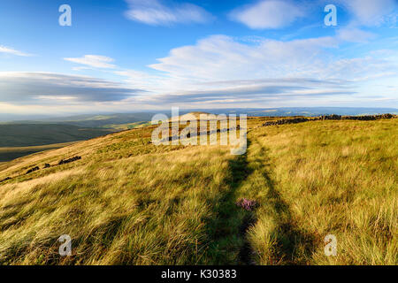 Shining Tor and the Peak district moors above the village of Rainow on ...