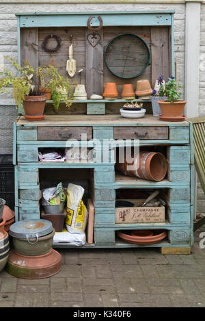 Work table made of wooden pallets Stock Photo - Alamy