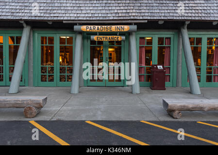 The historic Paradise Inn Hotel. Mount Rainier National Park ...