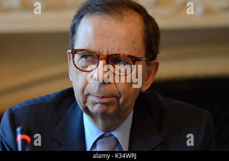 Louis Schweitzer, General Commissioner for Investment holds press ...