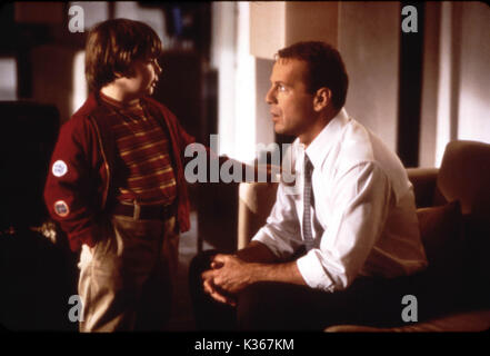 THE KID (2000) BRUCE WILLIS, SPENCER BRESLIN CREDIT DISNEY KI 033 Stock ...