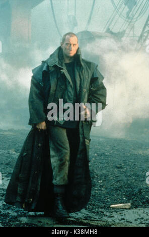 ALIEN 3 CHARLES DANCE Stock Photo - Alamy