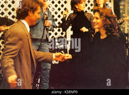 SOMETHING TO TALK ABOUT JULIA ROBERTS, DENNIS QUAID, HALEY AULL Stock ...