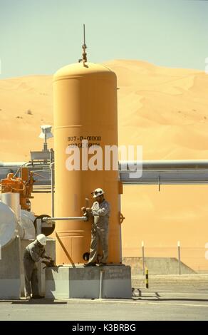Saudi Aramco engineers at the Shaybah Gas Oil Separation Plant (GOSP ...