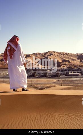 Saudi Aramco engineers at the Shaybah Gas Oil Separation Plant (GOSP ...
