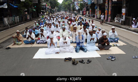 Kolkata, India. 02nd Sep, 2017. Muslim men pray during the special ...