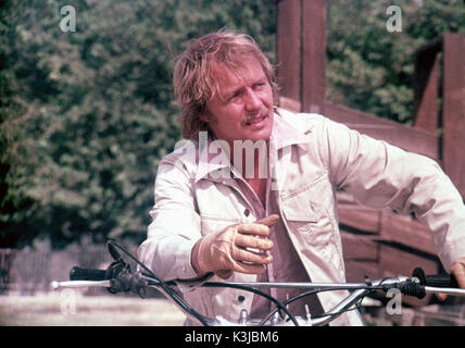 STARSKY AND HUTCH aka STARSKY & HUTCH DAVID SOUL as Det. Hutch, PAUL ...