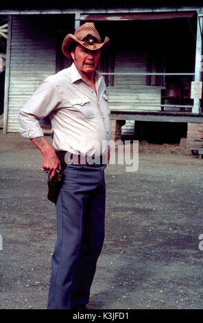 HOLES JON VOIGHT as Mr. Sir Date: 2003 Stock Photo: 157144542 - Alamy