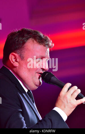 Worldwide acclaimed Country and Irish Music star Jimmy Buckley live on ...
