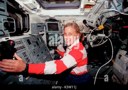 Space Shuttle flight deck at NASA Johnson Space Center, Houston, Texas ...
