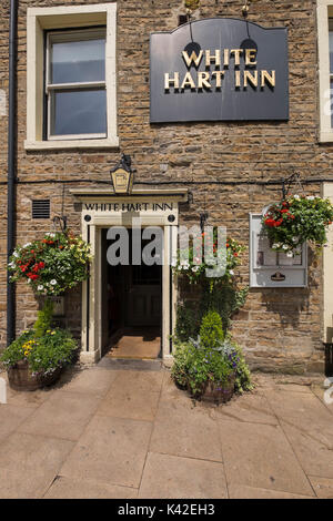 The White Hart pub in Hawes, Wensleydale, Yorkshire Dales National Park ...