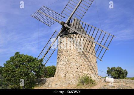 france windmill mills Southern France Provence building buildings bei ...
